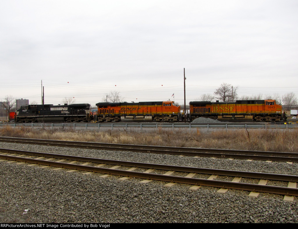 NS 9337 and BNSF 6797 and 5643